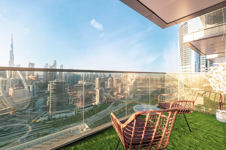 Luxury 1br W/balcony Burj View | Next To Downtown - Dubai