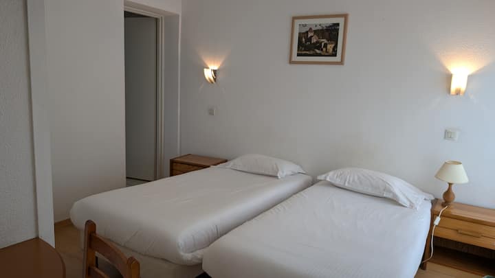 Chambre 2 Lits Jumeaux Et Douche - Monflanquin