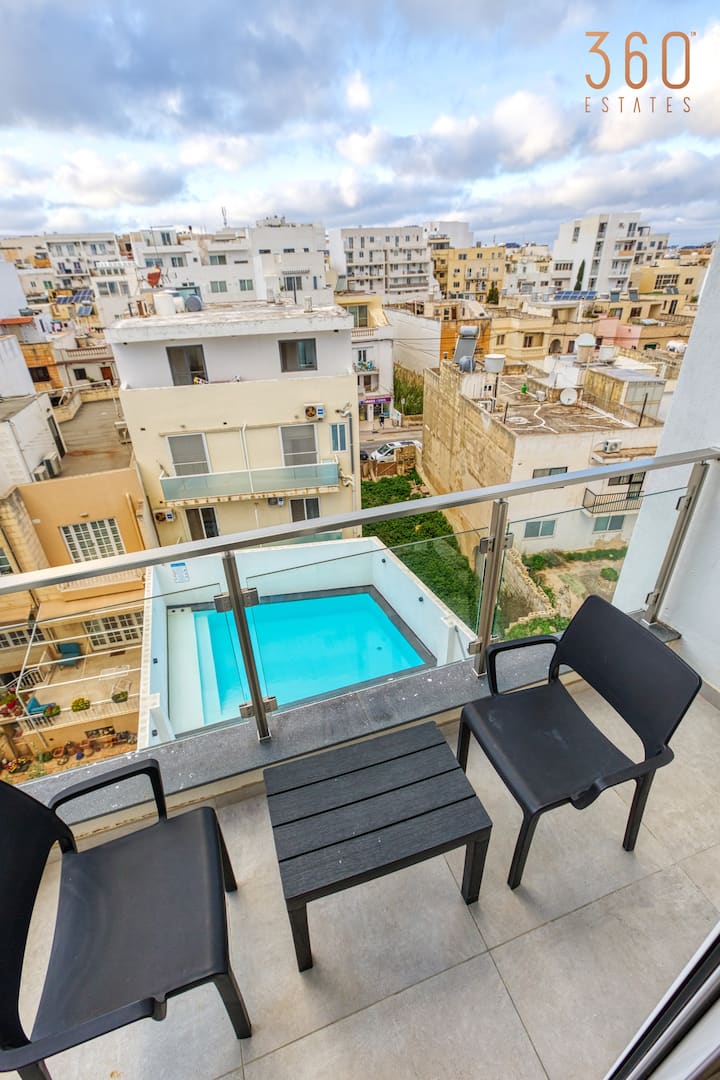 Lovely 1br Apt With Private Balcony + Pool Access! - Malta
