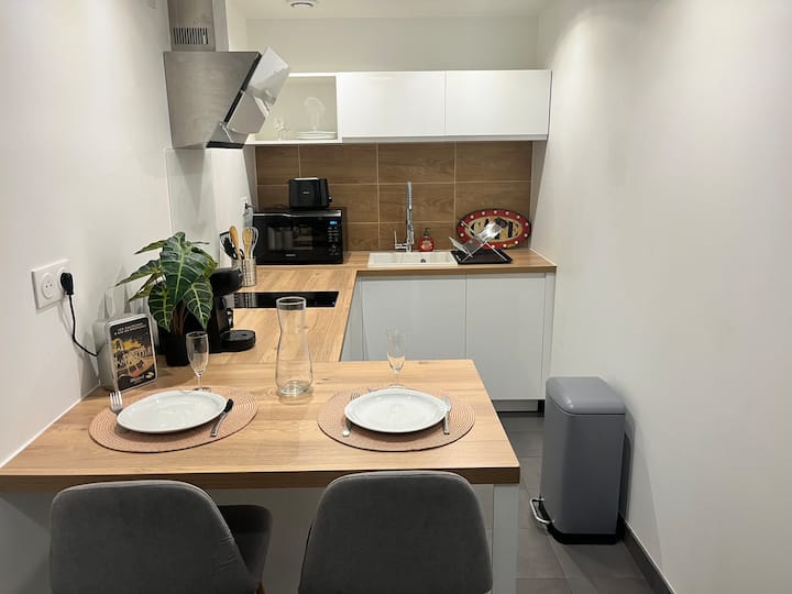 L'auguste | Wifi, Lit Queen Size - Nîmes