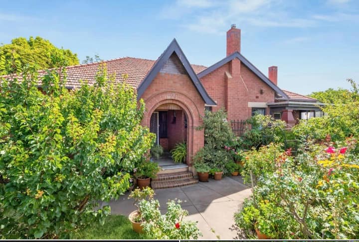 Jenny Lovely House - Adelaide