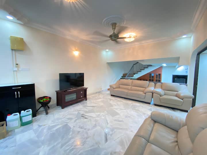Pj Paradigm Mall 17pax 5br House - Petaling Jaya