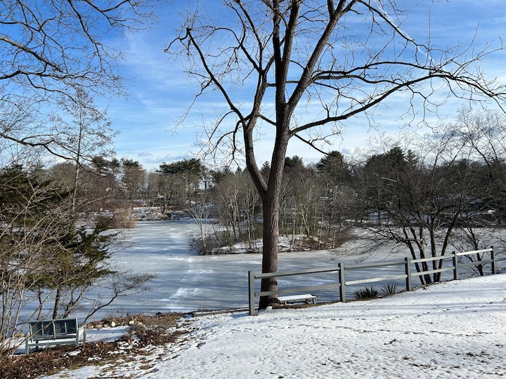 Peaceful Lakeside Retreat In Greenwich (2br, 1ba) - Greenwich, CT