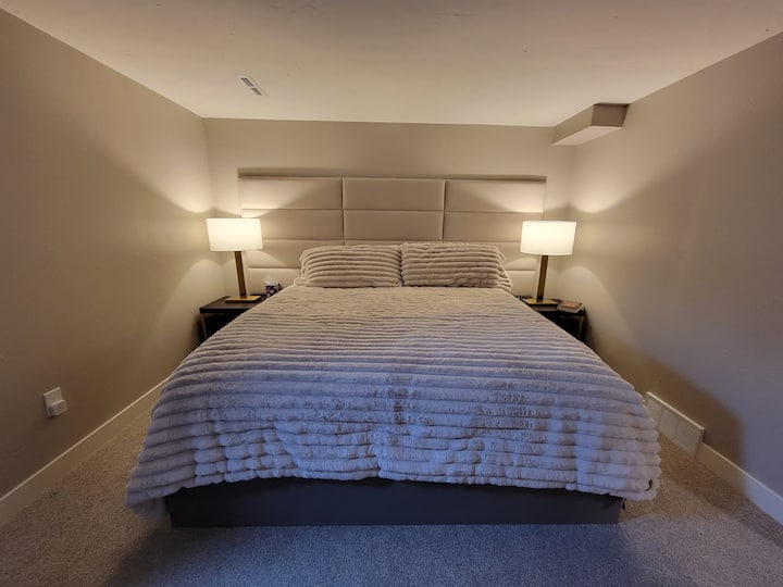 Cozy Private Basement Retreat - Longmont, CO