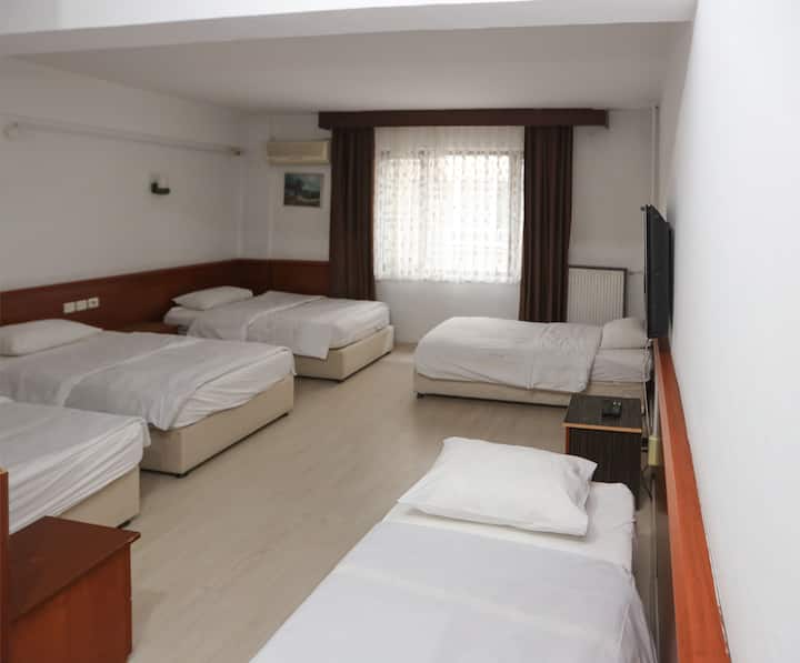 ÖZsoy Otel - Beş Kişilik ŞEhir Manzaralı Oda - Edremit, Balıkesir