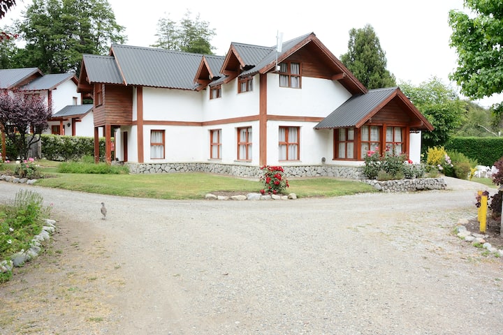 La Villa Del Montañes C1 - Villa La Angostura