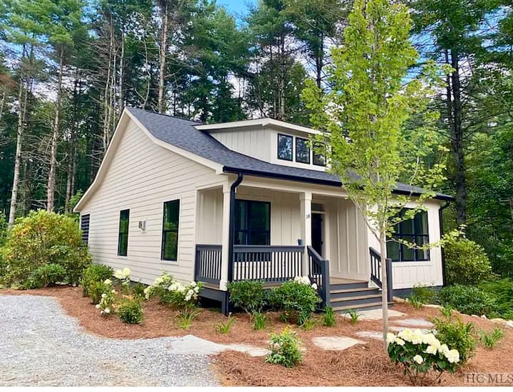 Emerald Ferns Cottage (Short Walk To Waterfall!) - Cashiers, NC