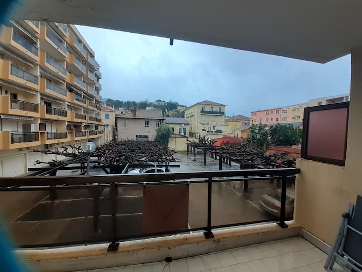 Loue Appartement En Plein Centre - Île du Levant