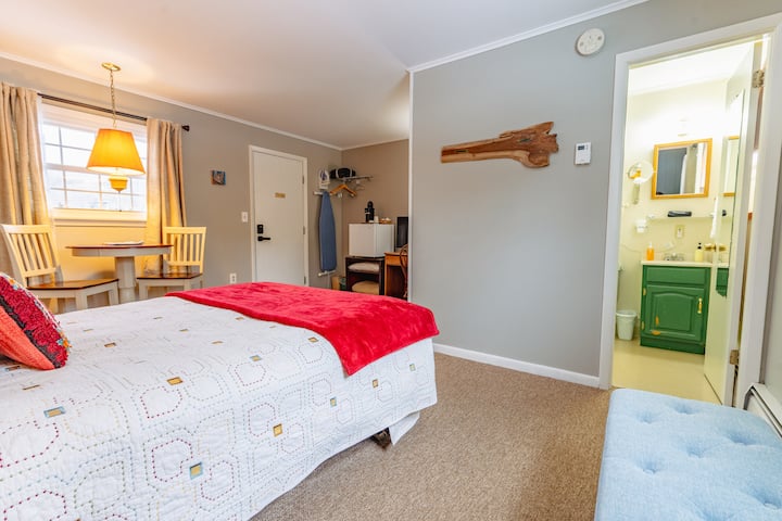 Room 1, Peaceful Retreat In Manchester - King Bed - Manchester, VT