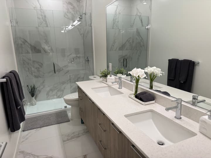 Luxury Urban Oasis:4bd/2.5ba/gym - Langley