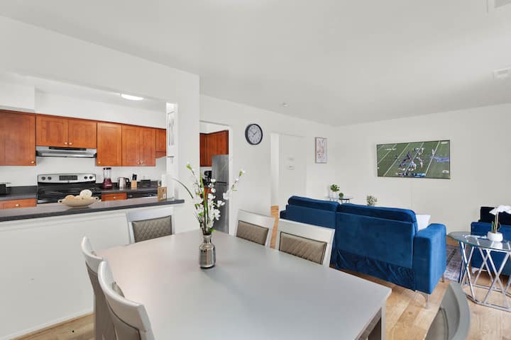 3bd Maple Loft | Balcony + Downtown Birmingham - Troy, MI