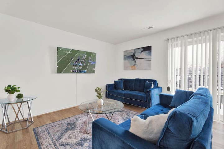 Maple Loft | Balcony + Downtown Bham - Troy, MI