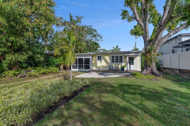 Charming Cottage Retreat - Naples, FL