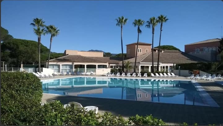 Appartement En Résidence à St Raphaël Avec Piscine - Fréjus
