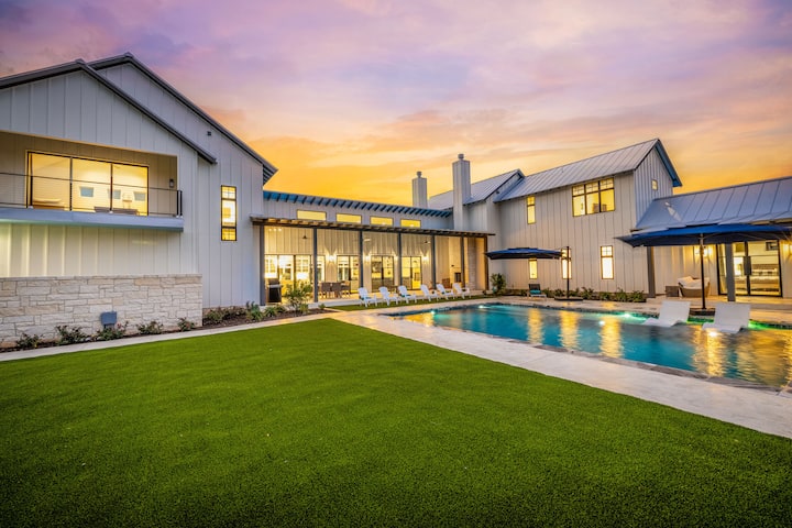 Retreat At Oxbow +Heated Pool +Views +Ev Charger - Canyon Lake, TX