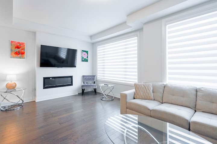 Your Luxury In Newmarket - Newmarket, ON, Canada