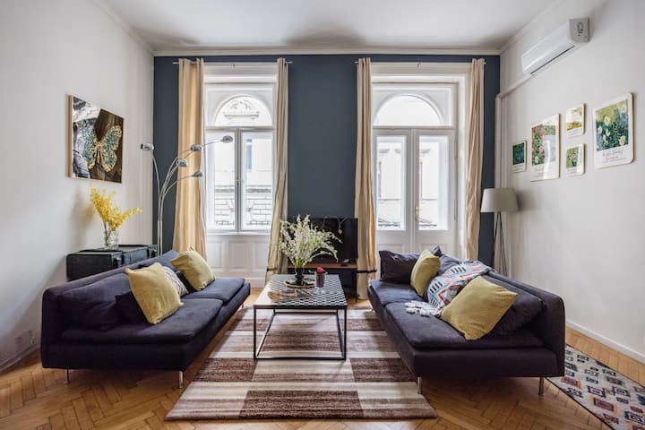W Home•4br Apartment Near New York Café•pool Table - Hungary