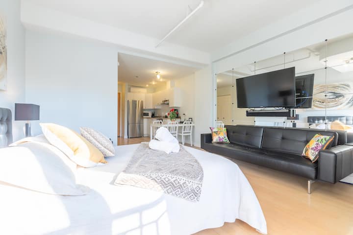 Modern Loft Downtown 301 - Laval, Canada