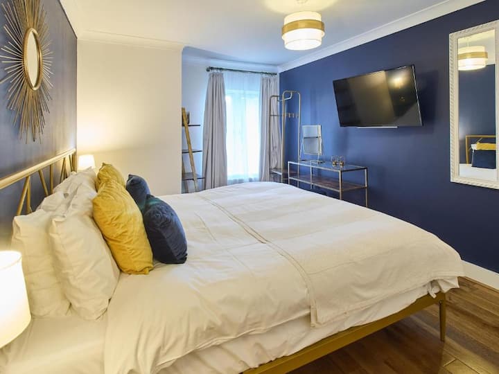 City Centre Haven King En-suite W/parking - Canterbury