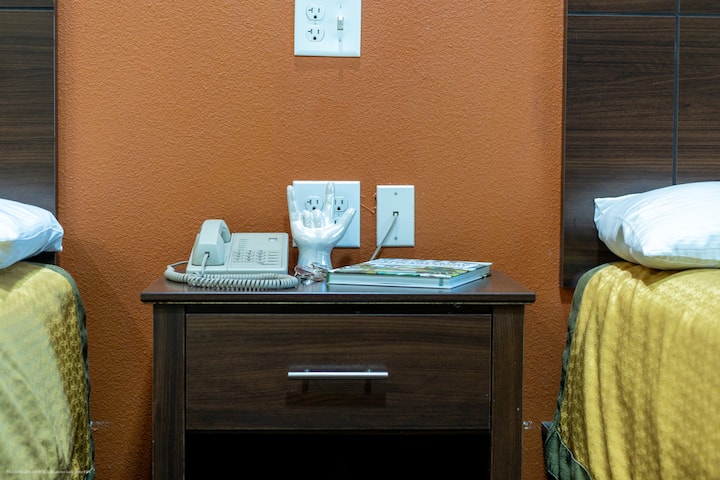 Deluxe 2 Queen Room - Cedar Park, TX