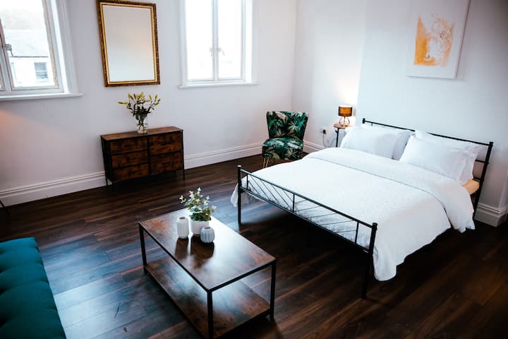 Historic Holmfirth Retreat Stay (Austen) - Holmfirth