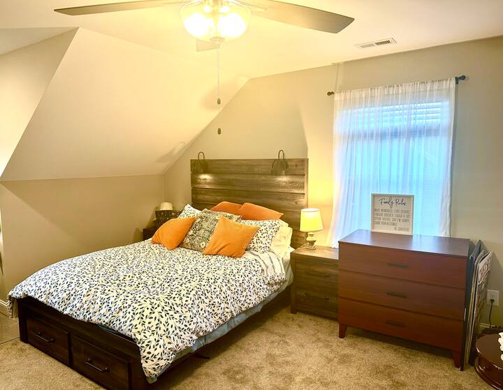 Private Cozy Bedroom - Cleveland, TN