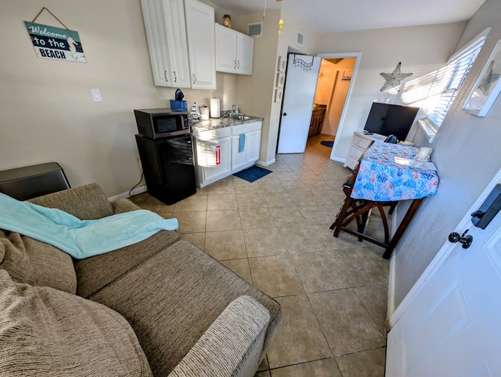 1 Minute To Beach & Downtown! - Cocoa Beach, FL