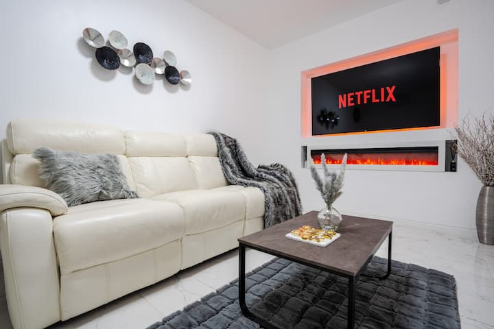 Stylish5 Bed By Etihad &Coop Live With Tabletennis - Manchester