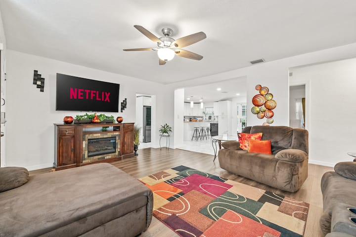 Pool Paradise, Fire Pit Evenings & Game Room - Tampa, FL