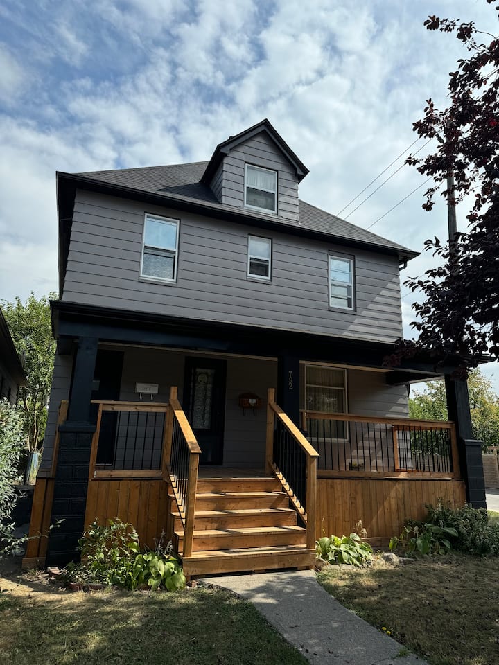 Funky 3 Bdrm Upper Duplex 30% Disc 4 Long Stays - Windsor, Canadá