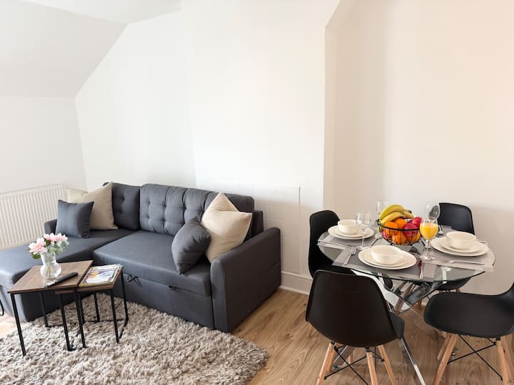 Deluxe 1-bedroom Flat, Barry - Barry
