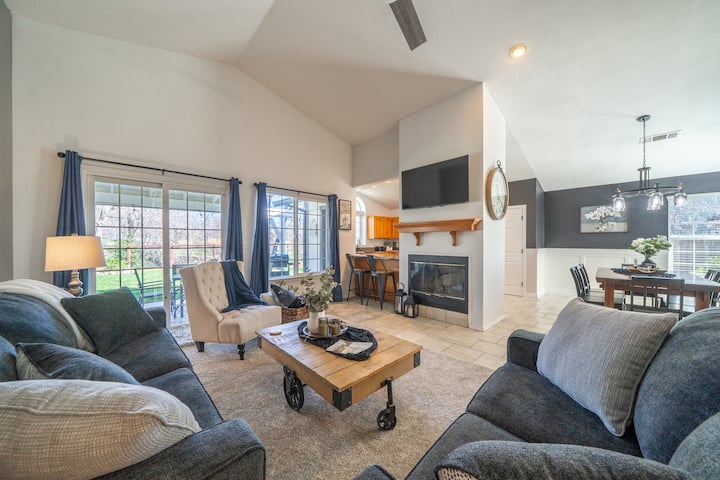 Charming Escape At Park Place - Cozy & Central - Redding, CA