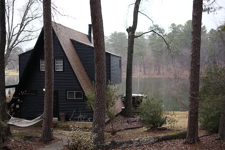 Black Swan Cabin - Tyler, TX