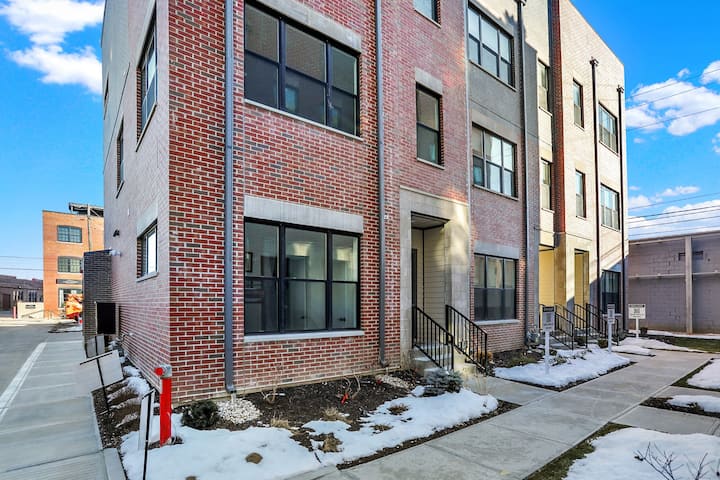 Spacious Boho-style Townhome - 인디애나폴리스