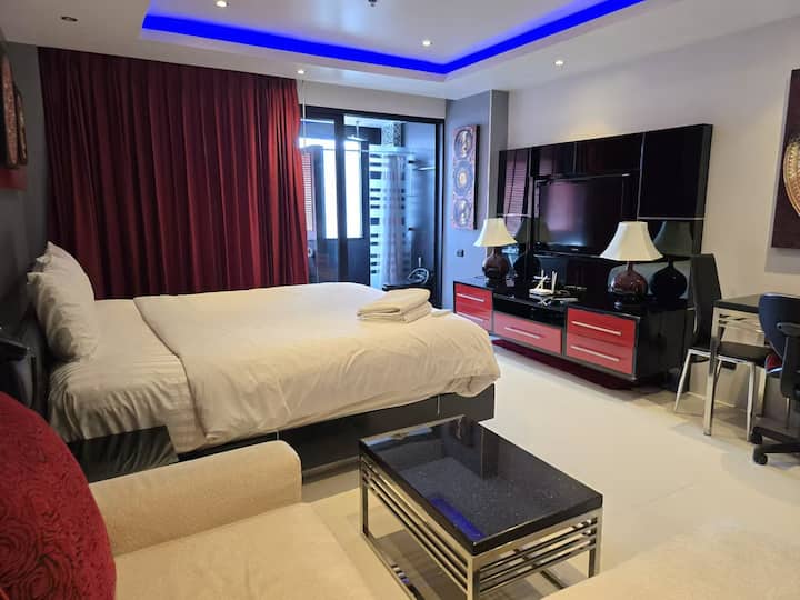 Absolute Bangla Jacuzzi Suite Condo - Patong Beach
