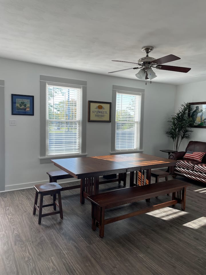 The Shamrock Inn - Fort Wayne, IN