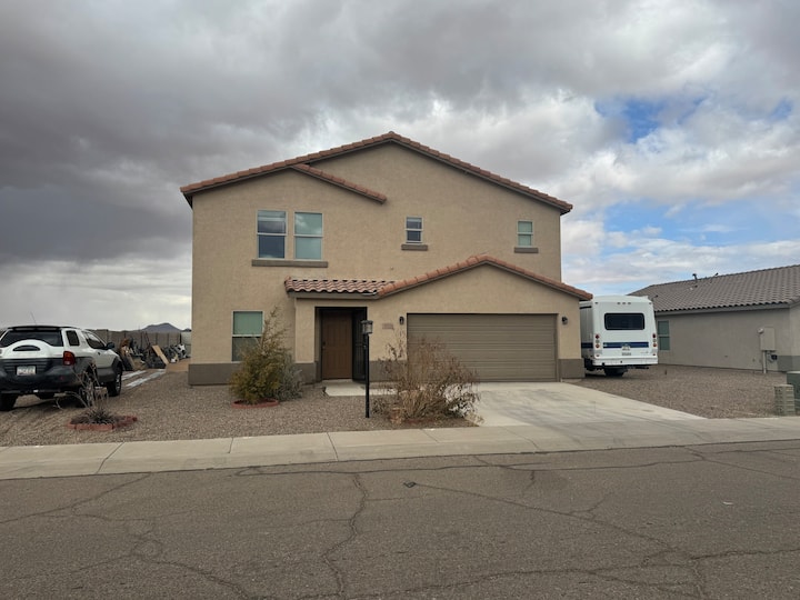 Spacious Down Stairs Room - Kingman, AZ