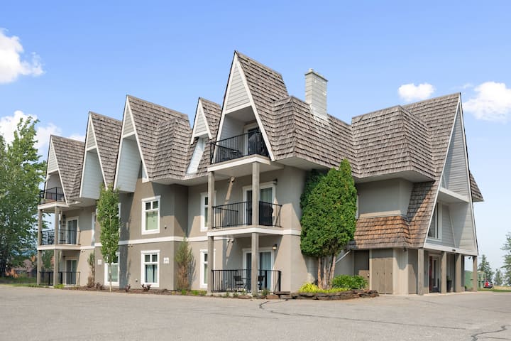 Charming 1br Near Dt Kimberley: Pool, Hot Tub, Gym - カナダ キンバリー