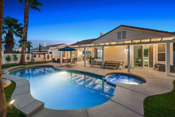 Luxury Palms Resort, Pool & Spa - Palm Springs, CA