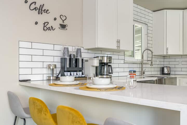 Big Backyard Pet Friendly Family Home - Sacramento, CA