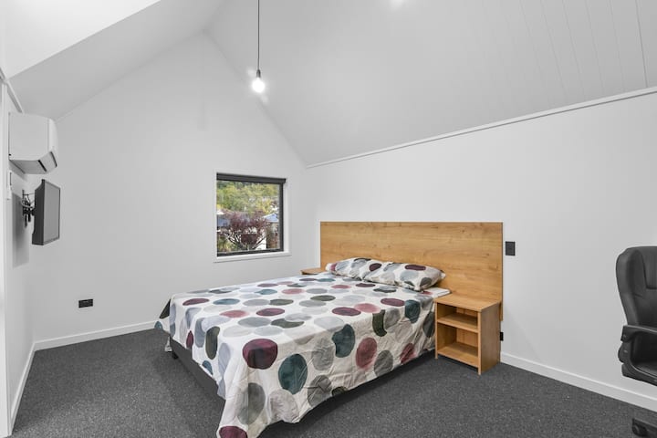 15 Knox Street - Room 2 Studio - Dunedin