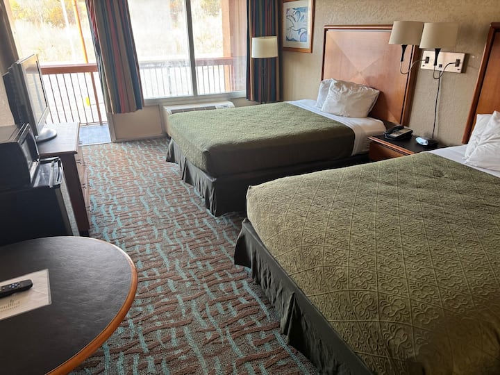 2 Queen Bed | Oyo Hotel Harriman Near I-40 - Kingston, TN