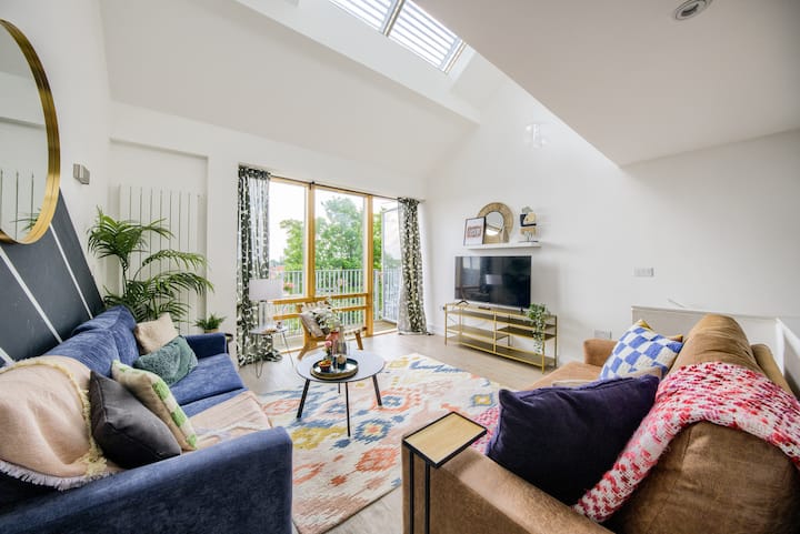 Modern 4br House W/ Parking | Coventry City Centre - Coventry