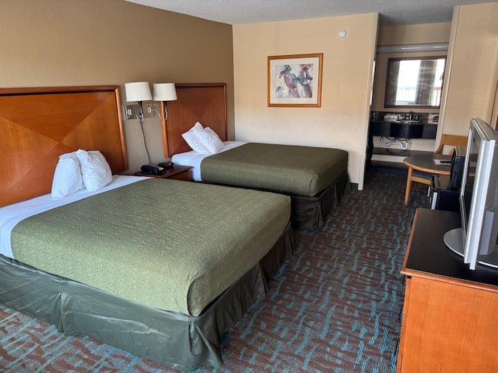 2 Queen Bed Smoking | Oyo Hotel Harriman Near I-40 - Kingston, TN