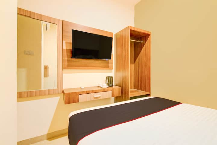 Standard Double | Collection O Radja Homestay - Pekanbaru