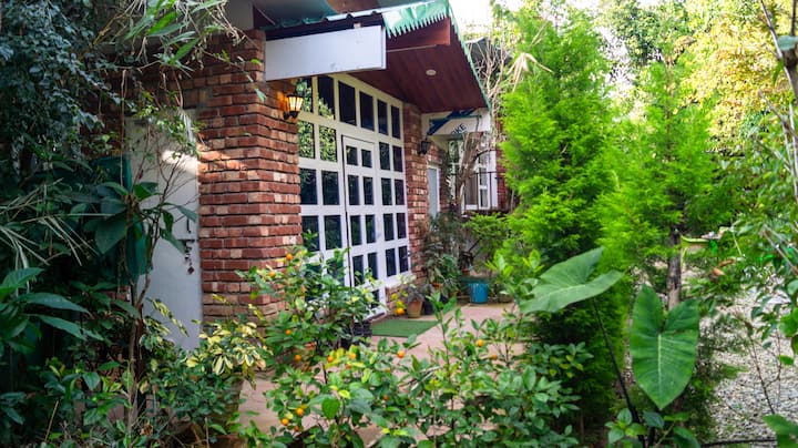 Nature Habitat Cottage 4br- Dehradun By Homeyhuts - Dehradun