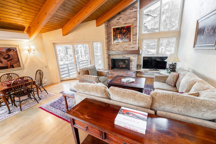 West End 3-bed – Aspen Views & Modern Upgrades - Aspen, CO