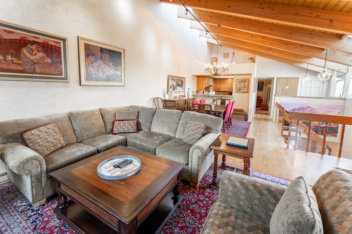 Townhome In The Core Of Aspen - Aspen, CO