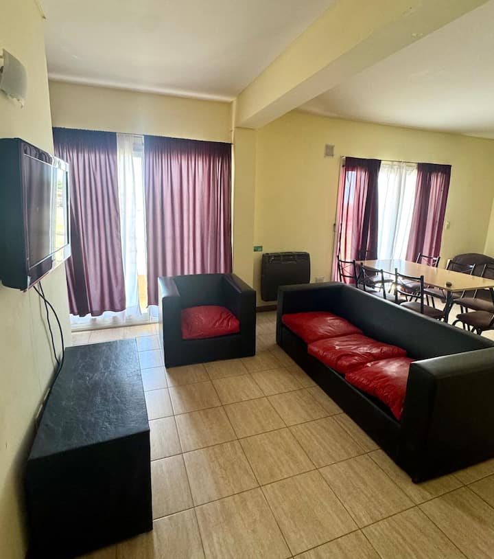 Amplio Dpto Con Balcón - Desayuno Incluido - Puerto Madryn