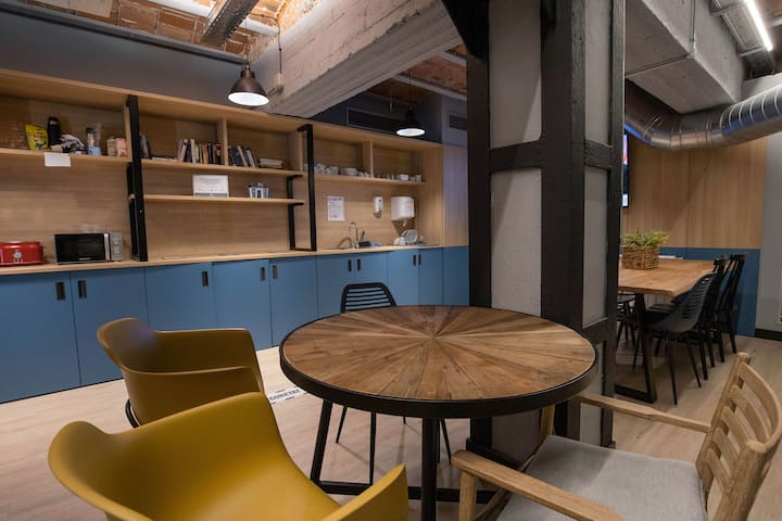 Cama En Habitación Séxtuple Compartida - Andorra la Vieja